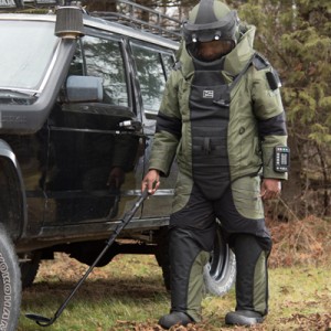 EOD 10 Bomb Suit and Helmet Ensemble | EPE