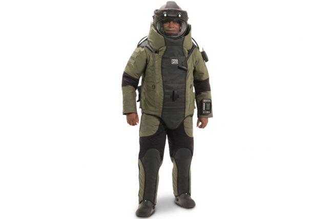 EOD 10 Bomb Suit and Helmet Ensemble | EPE
