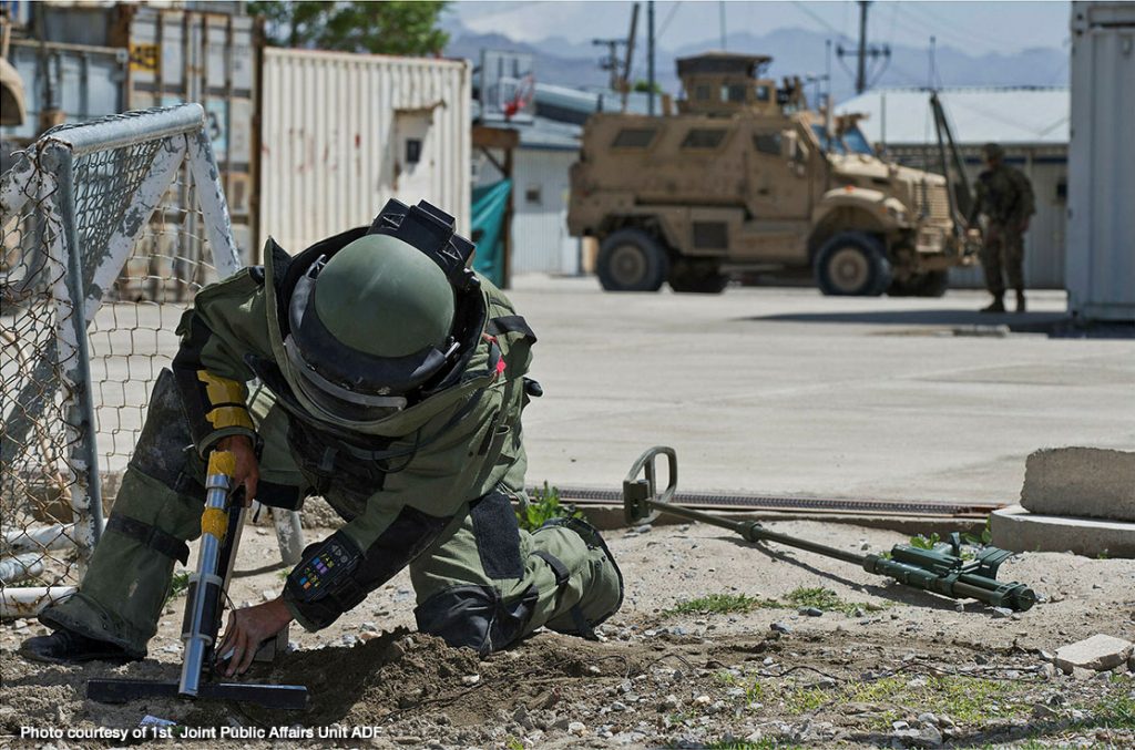 EOD 9N Bomb Suit and Helmet Ensemble | EPE